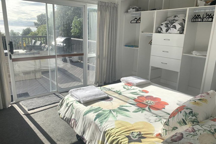 Surfs Reach - A Stunning Beachfront Retreat - Whakatane