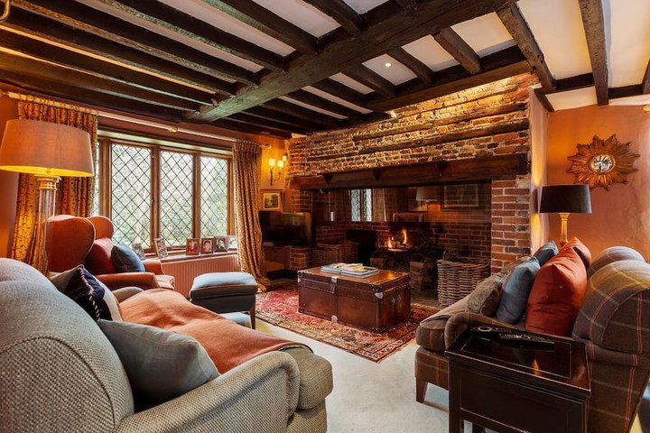 Elizabethan Manor - Seven Bedroom Villa, Sleeps 14 - West Sussex