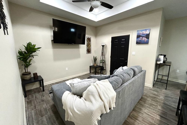 Quiet 2br Retreat -Fenced Yard -Modern Duplex - Harlingen, TX