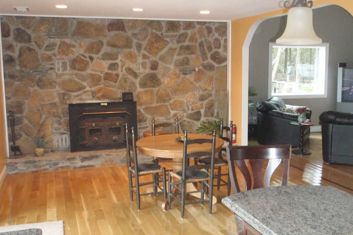 Magnificent Riverfront Home, Completely Private.  Book  7 Nights Get 10% Off - East Hampton, CT