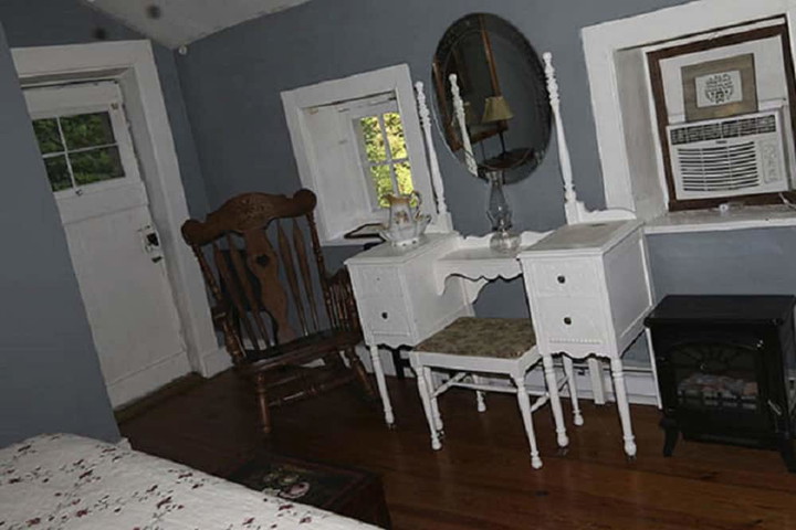 Room In Central Historic Downtown -River View West - Harpers Ferry, WV