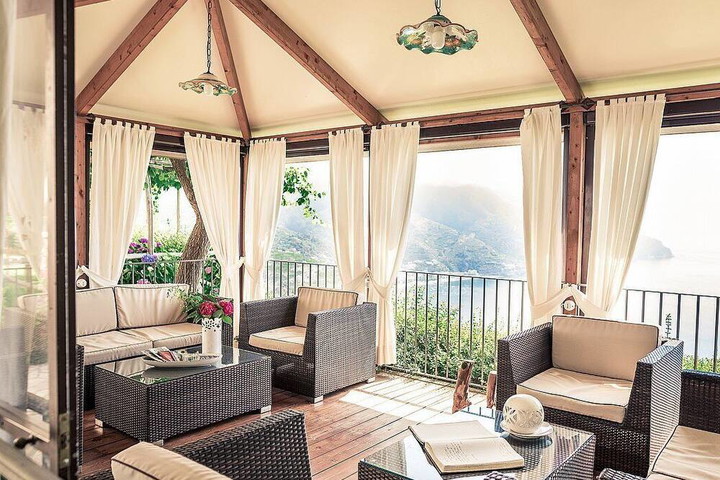 Villa Bernardetta Grande: A Bright And Elegant Three-story Villa Which Faces The Sun And The Sea, With Free Wi-fi. - Maiori