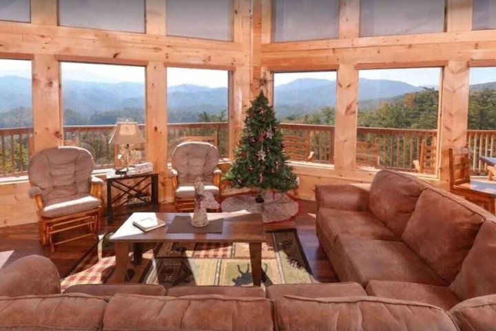 New! Luxury Lodge! Large Indoor Heated Pool, Hottub, Arcade, & Incredible Views! - Townsend, TN