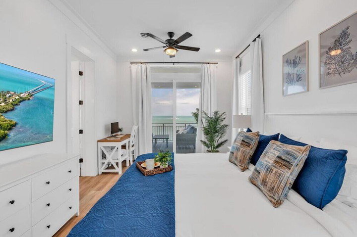 World-class 5 Bed Villa Oceanfront Pool/hot Tub Sunset Escape Sleeps 12 - Marathon, FL