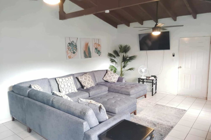 Experience A Spacious Three-bedroom, Two-bathroom Villa On The Lush Northside. - Saint Thomas