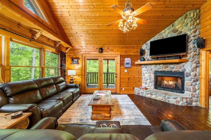 Enjoy This Cabins Fun Stuff Near The Excitement! With A Quiet Family Experience! - Townsend, TN