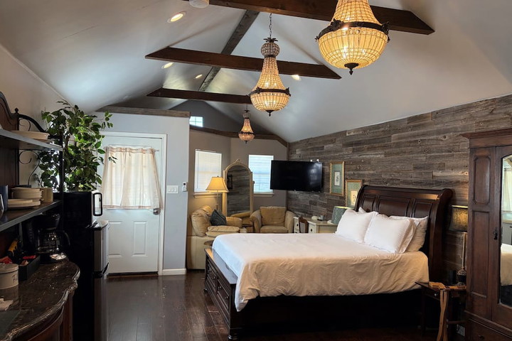 Lakefront Escape On 14+ Private Acres | Fish, Swim & Relax - Frisco, TX