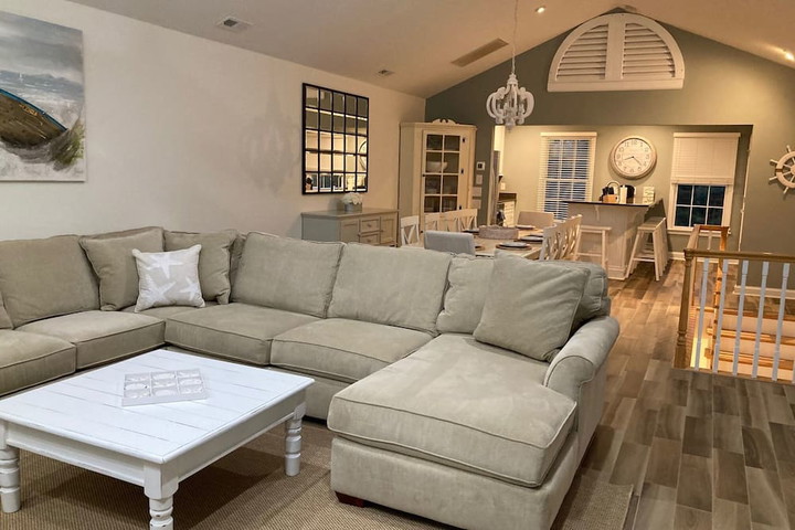 Beautifully Decorated ~ Close To The Beach ~ 5 Bedroom/4 Bath - North Carolina