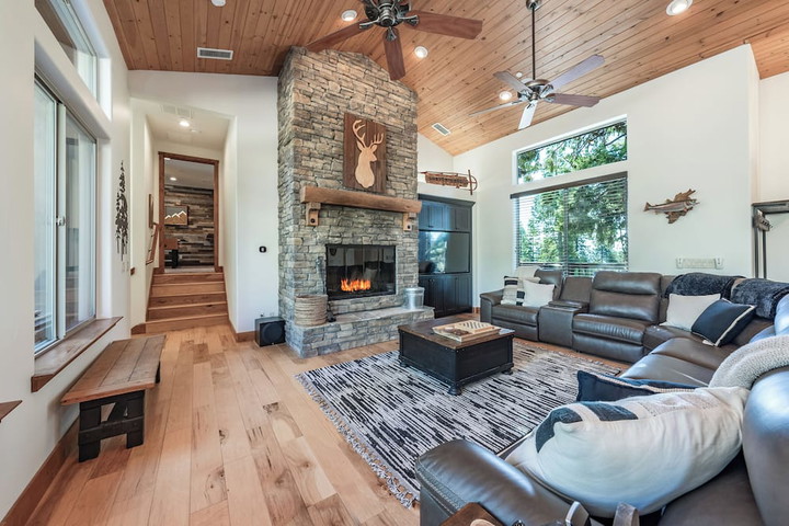 Leopard Lily Lodge ~ Luxe Stays: 2 Suites + Ac - California
