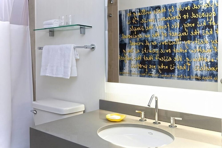 Great Amenities! 3 Spacious Units W/ Kitchen! Onsite Parking, Pets Are Allowed! - Union City, NJ