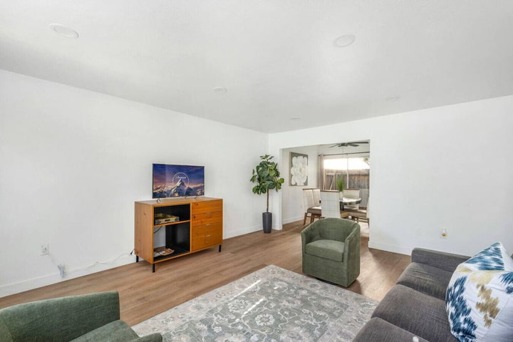 2bd/2bth Close To South Coast Plaza | Restaurants - Cypress, CA