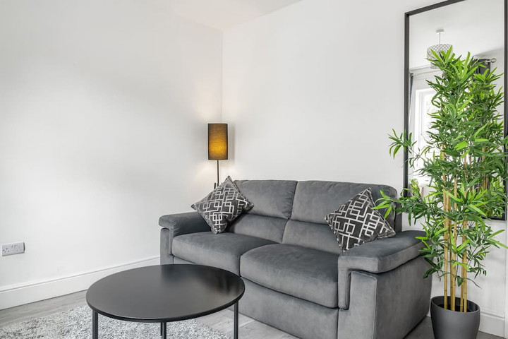 Revolution House | Spacious Stay For Teams - Nottingham