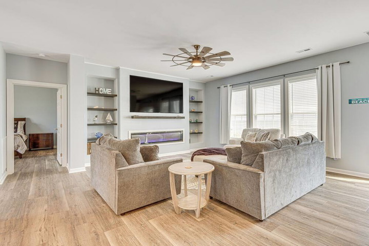 Private Beach & Deck: Bayfront Home In Hayes! - Gloucester, VA