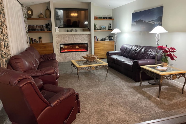 5 Bedroom Family Oriented Home. Fenced Yard, Adjacent Park. - Maple Grove, MN