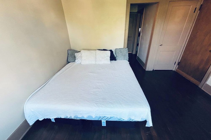Cozy King Suite - Windsor, ON, Canada