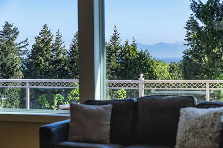 Luxury Rainbow House, Private With Pool Table, And Oceanview - Nanaimo