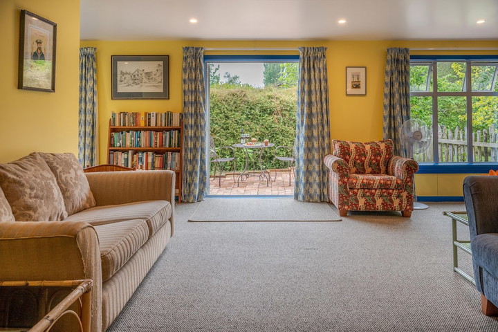 Matagouri Cottage - Christchurch, Port Levy Holiday Home - Little River