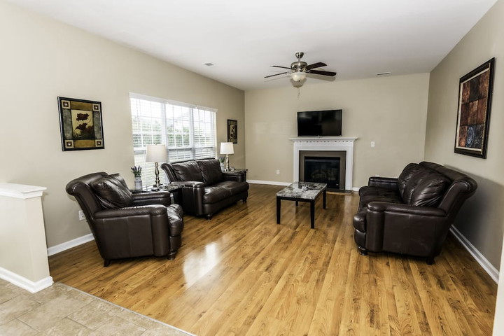 Large And Spacious Home With Large Backyard!*new* Near Nascar, Topgolf, Shopping - Concord, NC