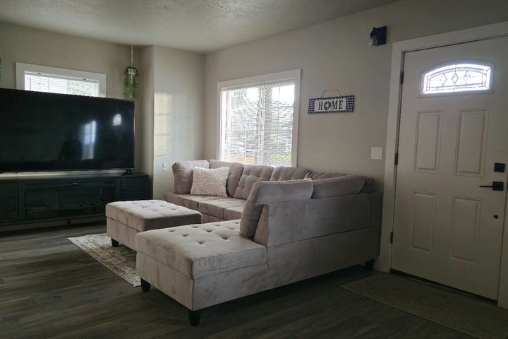 Large Cozy Home - Lake Oswego, OR