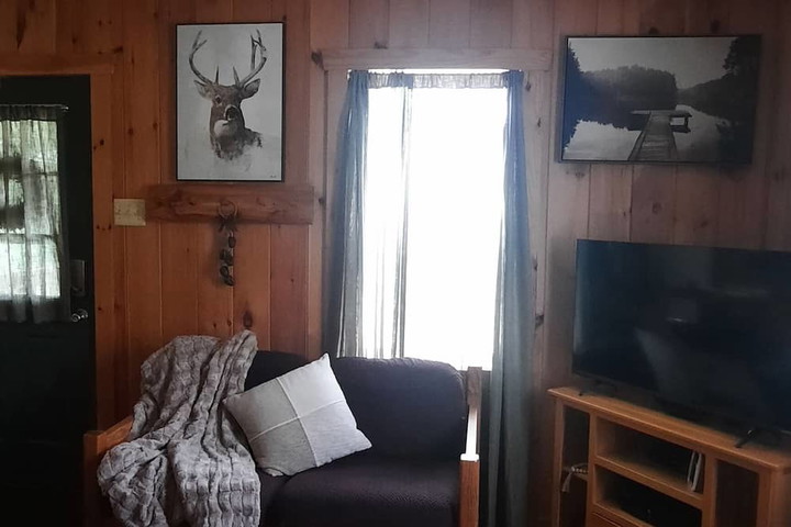 Escape To Your Cozy 2-bedroom Camp Near Oneida Lake. - Adirondack Mountains