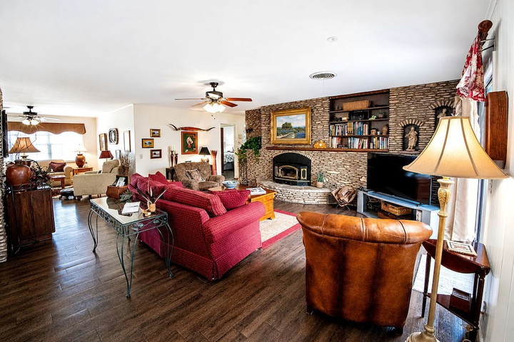 Lovely Cottage Rental With Waterfall On San Gabriel River Near Austin, Texas - Georgetown, TX