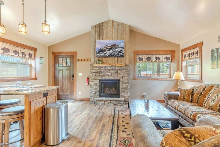 Whiskey Springs Cabin - West Yellowstone, MT