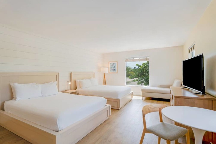 Deluxe Suite | Free Breakfast & Parking | Access To Heated Pool & Pet-friendly - Islamorada, FL