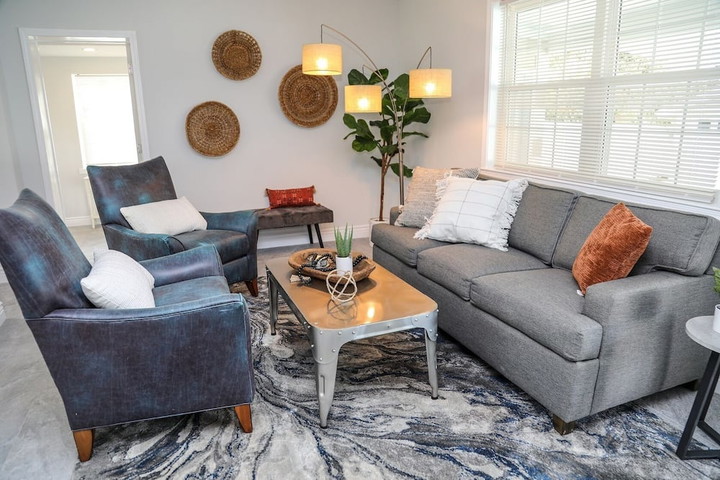 Modern 4 Bedroom With Patio And Pool -- Sleeps 10 - Jacksonville