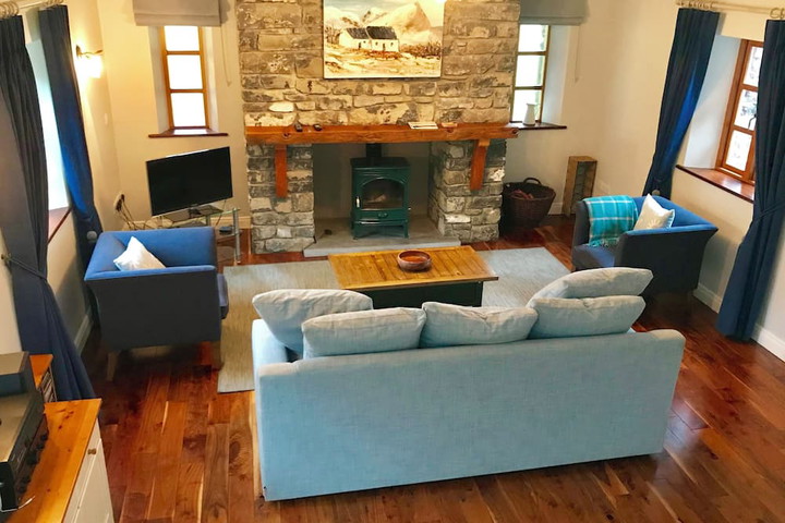 Stunning, Luxury Cottage, Mountain Views, Near Kinvara, Wild Atlantic Way. - Galway
