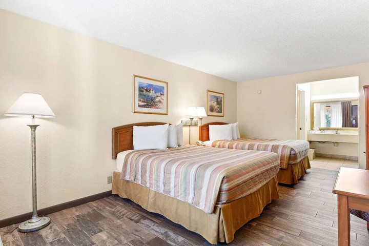 3 Rooms Great For Beach Adventures | St. Augustine Beach - 1.7 Mi | Onsite Pool - Crescent Beach, FL
