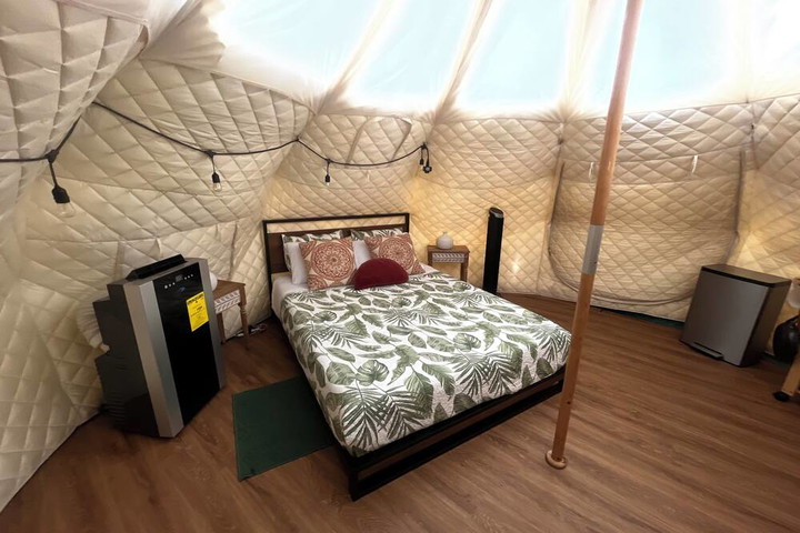 Cozy Yurt In Perfect Austin With Ac, Free Wifi, Free Parking & Jacuzzi Use - Austin, TX
