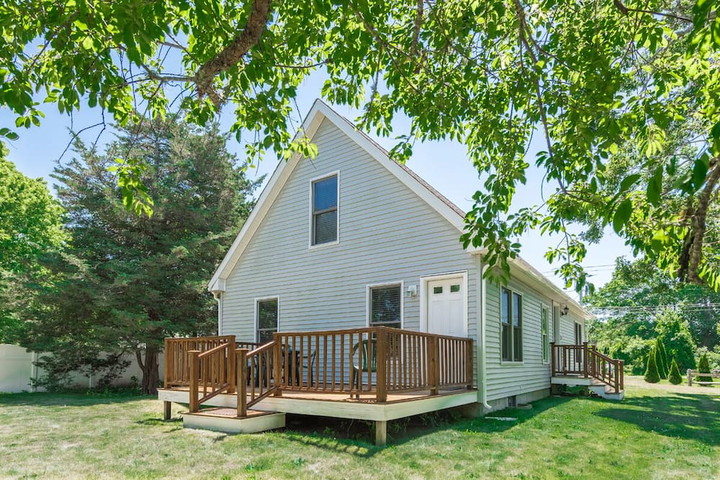 Beautiful 3 Bedroom 2 Bath Home / Close To Town & Beach - Martha's Vineyard, MA