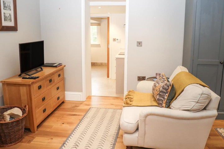 The Hermitage, Character Holiday Cottage, With A Garden In Poulton - Oxfordshire