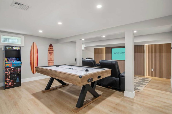 New Construction Designer Home: Private Outdoor Oasis, Hot Tub, Sauna - Wellfleet, MA