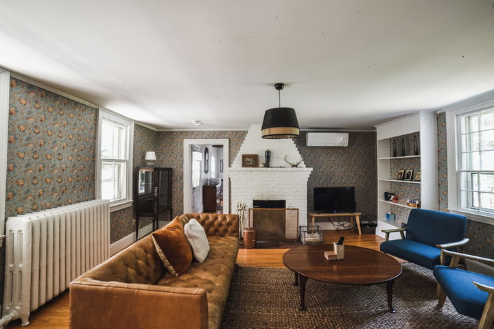 250 Year Old  Recently Renovated Fabulous 4-bedroom House  In Charming New Paltz - New Paltz, NY