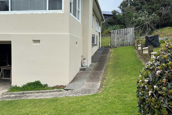 Two Minutes To The Beach ,  Baylys Beach House, Ample Room, Parking, Decks. - Dargaville