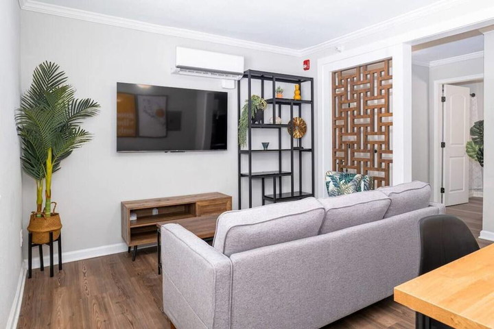 Sojourn Beach Side Paradise Cove Suite - Norfolk, VA