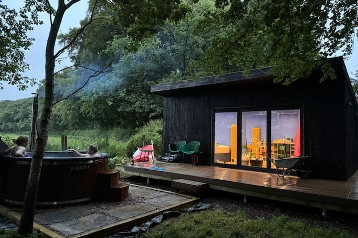 Andromeda: Lakeside Cabin With Hot Tub | Loch Ken Near Galloway Forest Park - England