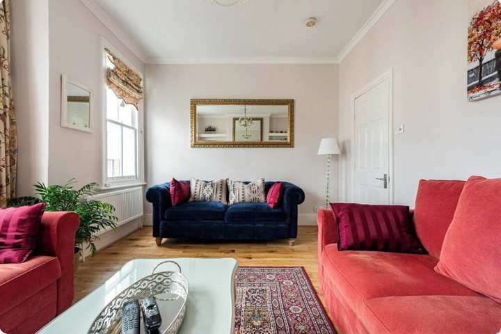 Stylish Fulham Apartment  3-bed, 2-bath Flat With Easy Access To London Sites - London, UK