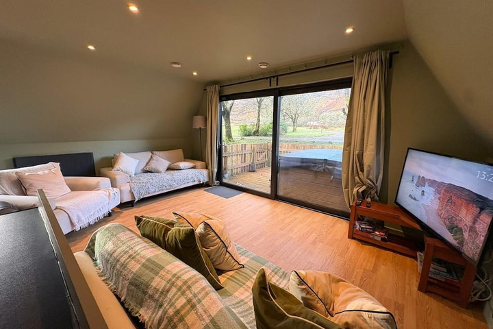 The Great Glen Getaway - Hot Tub - Loch Ness