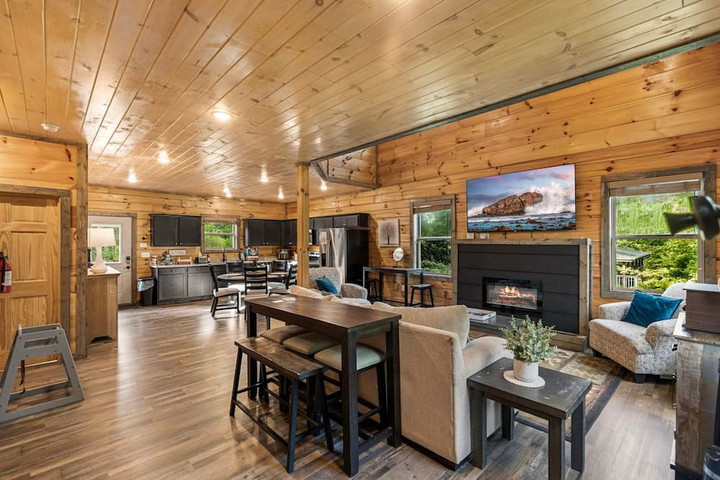 3 Bears Retreat - Luxurious Cabin With Private Indoor Pool, Sauna, Hot Tub + Game Room - Sevierville, TN