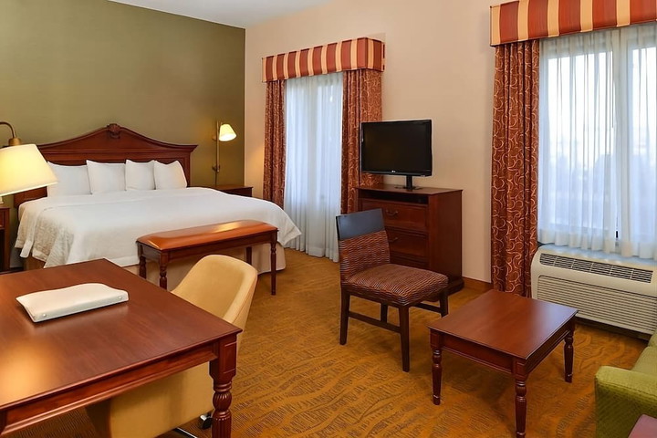 Great Relaxing Overnight Stay! 2 Units, Indoor Pool, Pet-friendly Property! - Albuquerque, NM