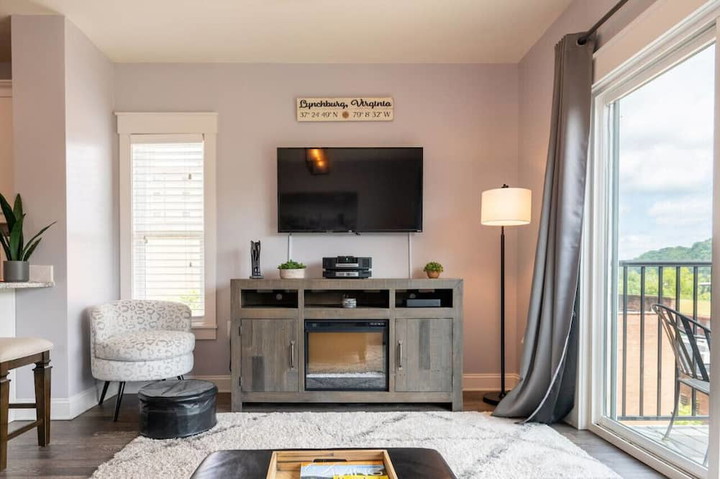 Beautiful Downtown/river Views! Walk Everywhere! - Lynchburg, VA