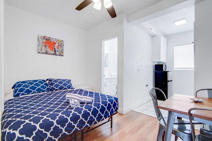 Stylish Ocean Dr Apt W/ 2 Queen Beds, Across Beach - South Beach, FL