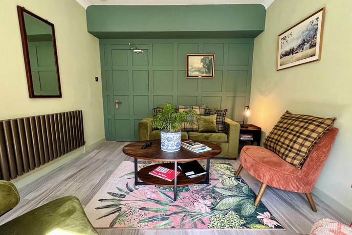 Boutique Castle View 3 Bed, 1 Bath Apartment - Edinburgh