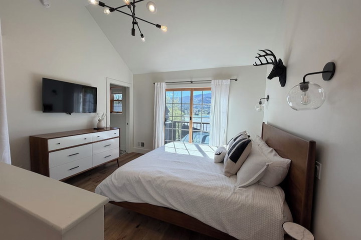 Deluxe Lodge Lakefront On Lake George #3 - Lake George, NY
