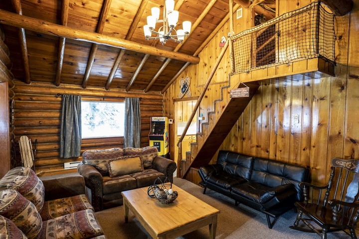 Walk To Yellowstone Log Cabin W/shop & Hot Tub 8-10 Ppl - West Yellowstone, MT