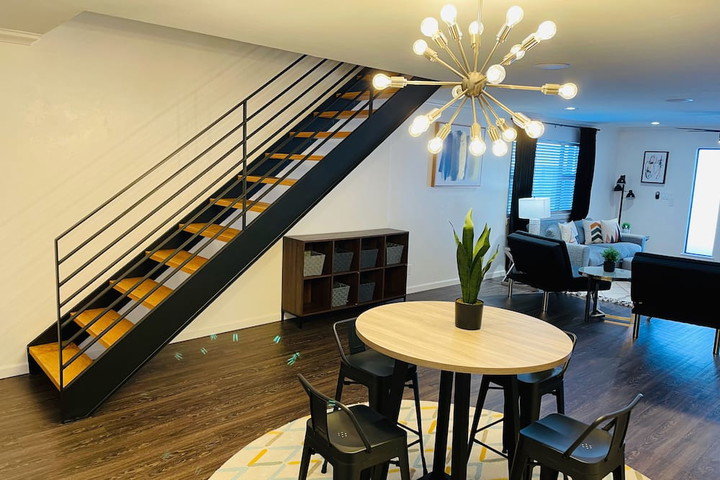 Contemporary Remodeled 6 Bed 4 Bath Apartment - Oklahoma City