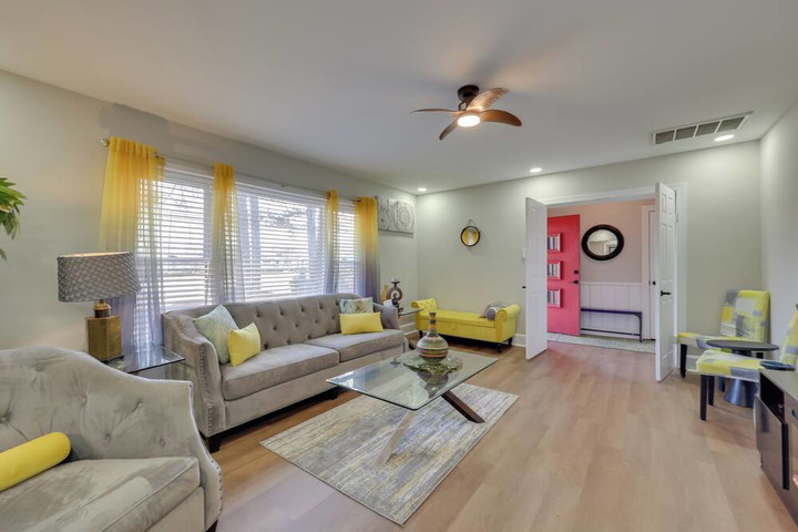 < 2 Mi To Ecu: Cozy Greenville Getaway W/ Porch! - Greenville, NC