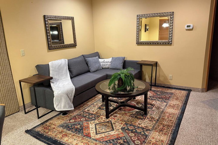 2bhk - Top Floor Pool Hot Tub Walk To Town Pickleball Basketball Ac - Leavenworth, WA